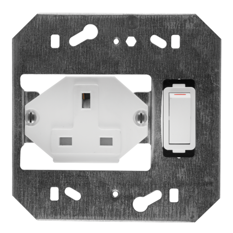 Classic Single BS (13A) Switched Socket on 4x4 Yoke - Crabtree Electrical