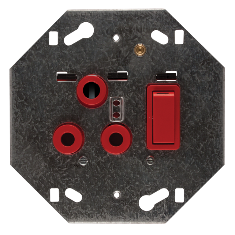 Classic STD 164-1 Switched Socket on 4x4 Yoke - Crabtree Electrical