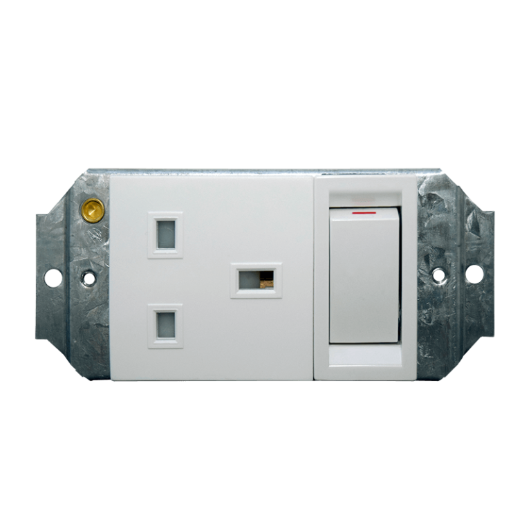 Diamond Single British (13A) Switched Socket on 2x4 Yoke - Crabtree ...